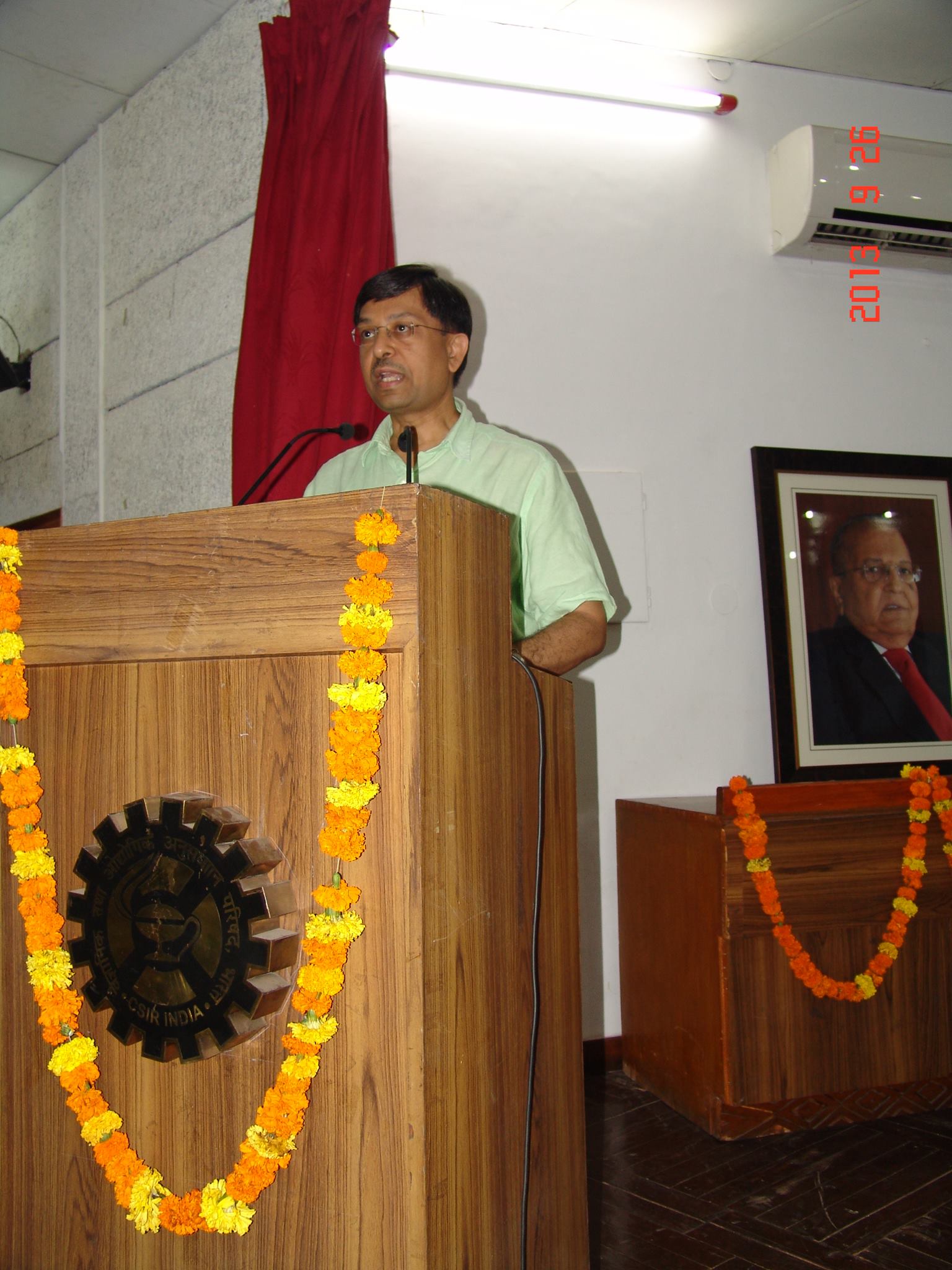 Cadila CMD Dr. Rajiv Modi delivering the Presidential Address at IIIM ...